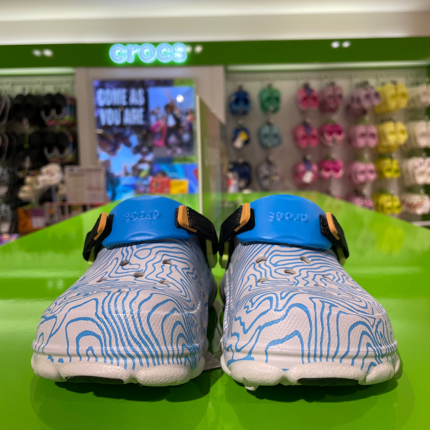 크록스 올터레인 토포그래픽 키즈 208312-1FS NC신구로점- 이랜드몰