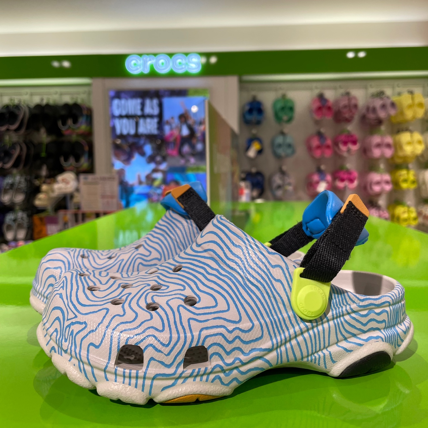 크록스 올터레인 토포그래픽 키즈 208312-1FS NC신구로점- 이랜드몰