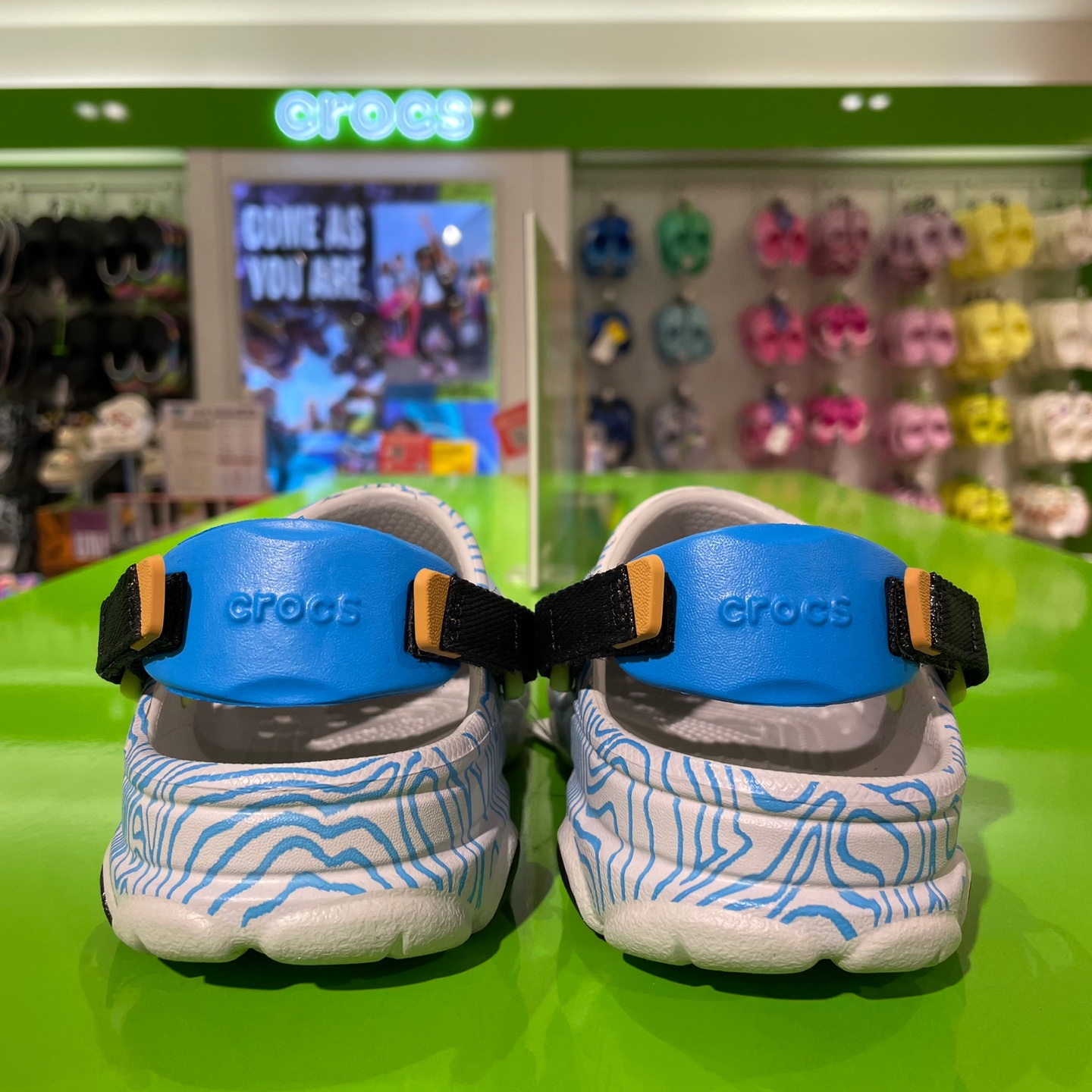 크록스 올터레인 토포그래픽 키즈 208312-1FS NC신구로점- 이랜드몰